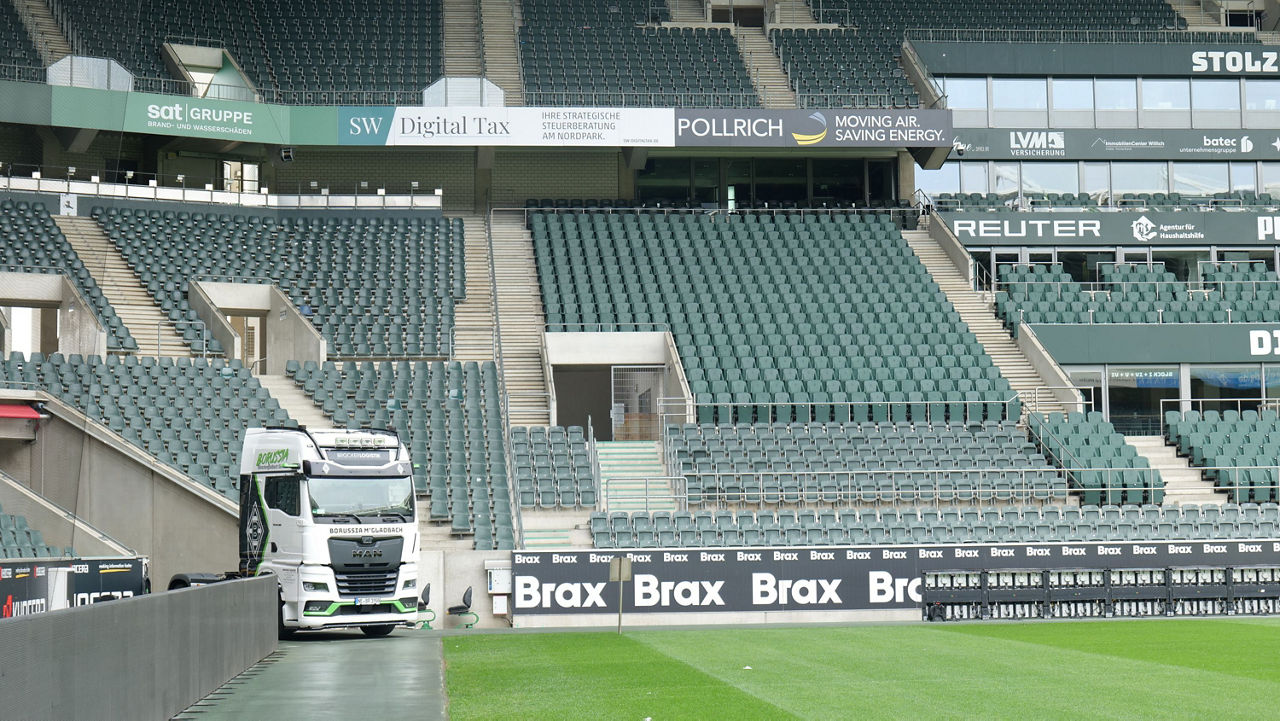 Im MAN TGX eine Nacht im Borussia-Park | MAN
